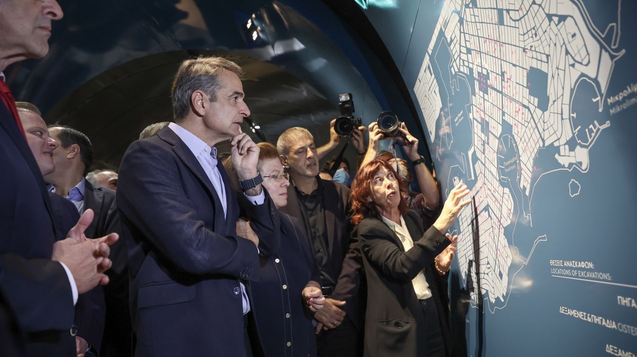 Μητσοτάκης για Μετρό Πειραιά: Εμείς παραδίδουμε έργα, όχι μουσαμάδες ...