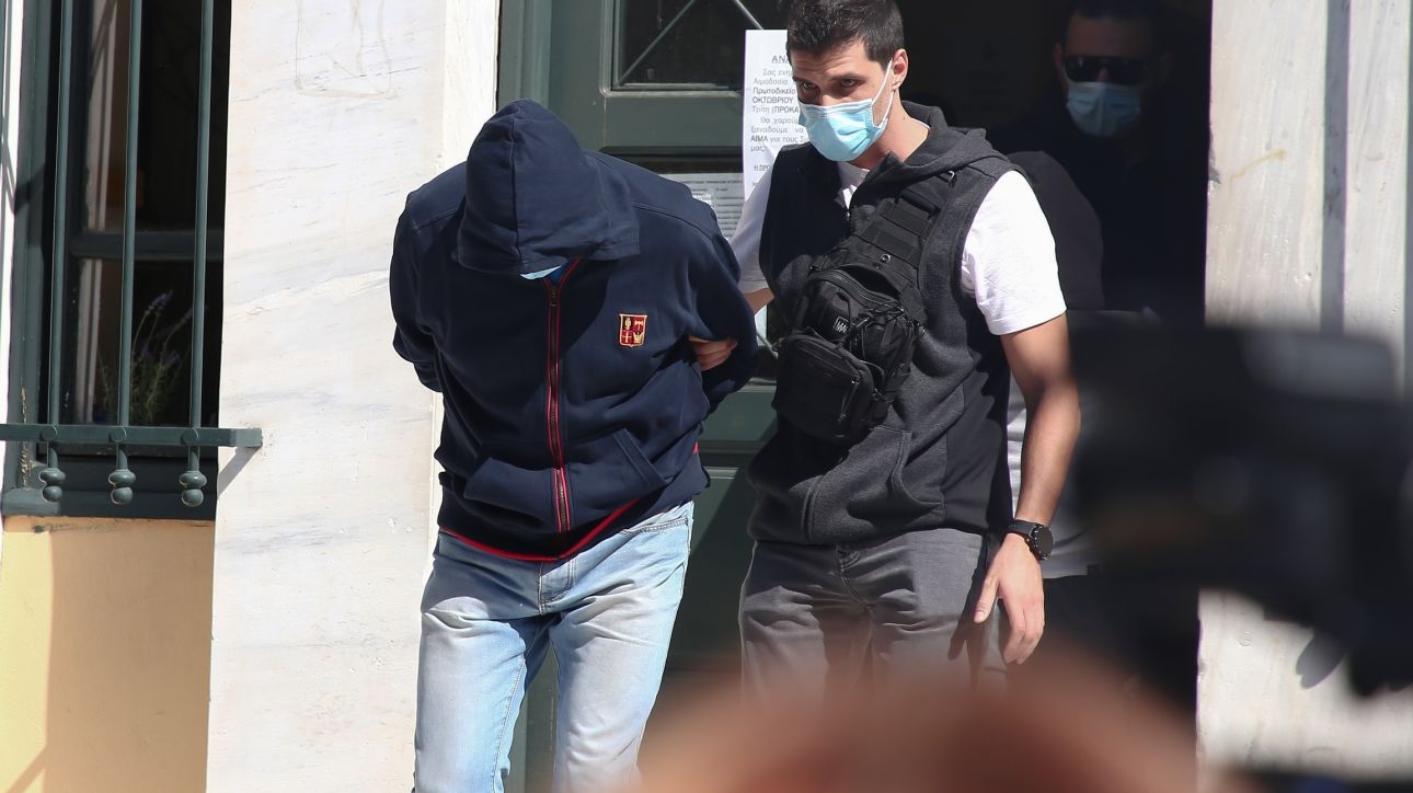 Σοβαρές καταγγελίες από την γιαγιά της 12χρονης: Ο Μίχος ζητούσε γυμνό ...