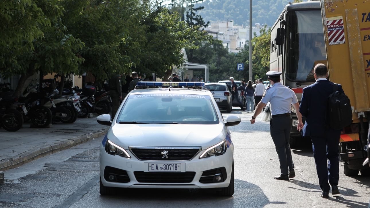 Κολωνός: Συνελήφθη ο πατέρας της 12χρονης για ναρκωτικά - CNN.gr