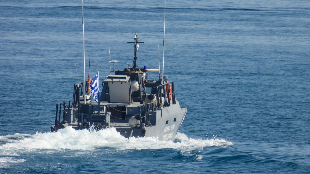 Συναγερμός στο Λιμενικό: Επιχείρηση διάσωσης μεταναστών κοντά στους ...