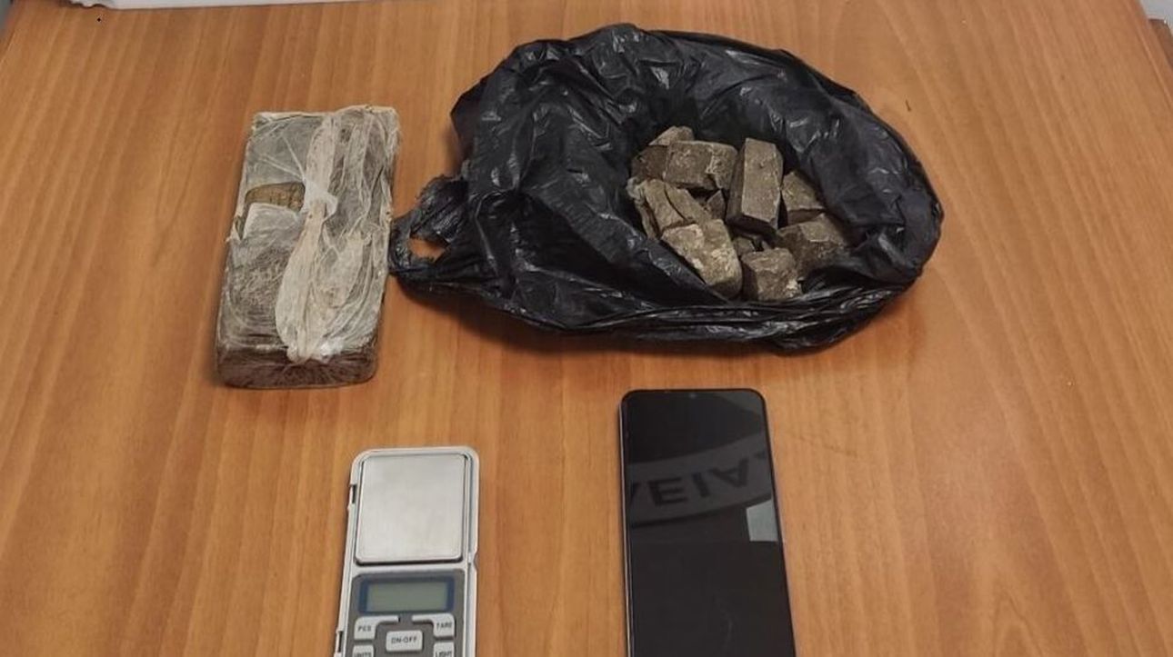 Θεσσαλονίκη: Είχε κρυμμένα σχεδόν 800 γραμμάρια ηρωίνης στο σπίτι του ...