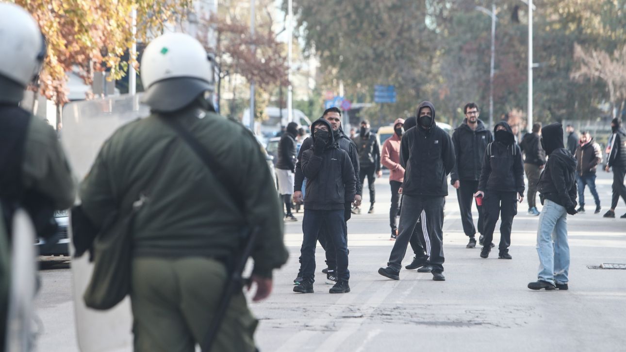 Πυροβολισμός 16χρονου: Ένταση έξω από οικισμό Ρομά στη Θεσσαλονίκη - CNN.gr
