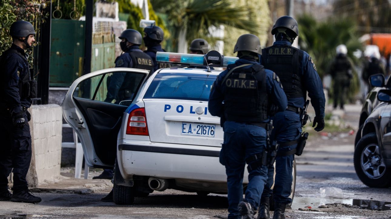 Καλαμάτα: Ρομά έβαλαν βενζίνη χωρίς να πληρώσουν και συνελήφθησαν - CNN.gr