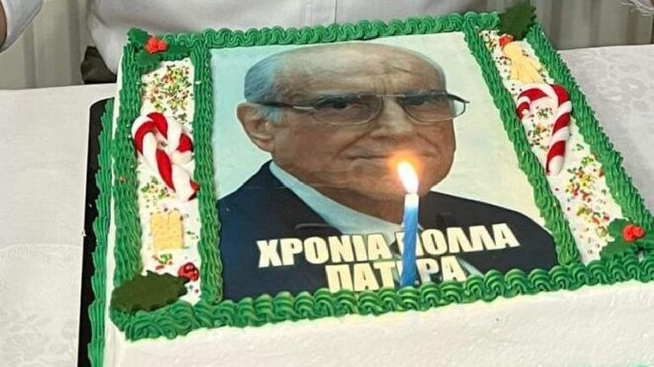 Τρίκαλα: Γιόρτασε τα γενέθλιά του με τούρτα Ανδρέα Παπανδρέου - CNN.gr