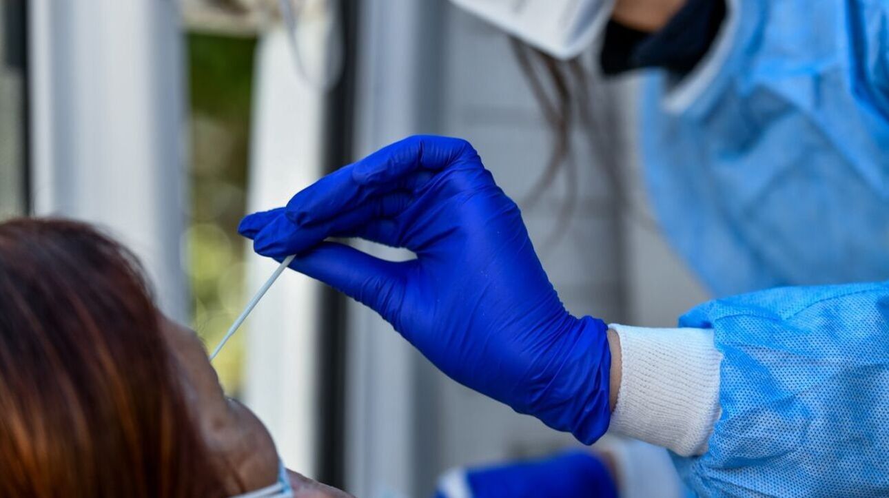 ΕΕ- Κορωνοϊός: Σύσταση για τεστ 48 ώρες πριν από την αναχώρηση ...
