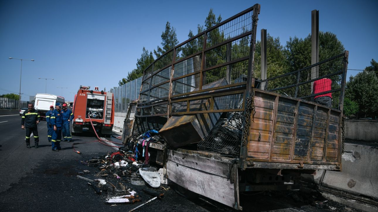 Θεσσαλονίκη: Φωτιά σε φορτηγό λίγο πριν τα διόδια Λαγκαδά - CNN.gr