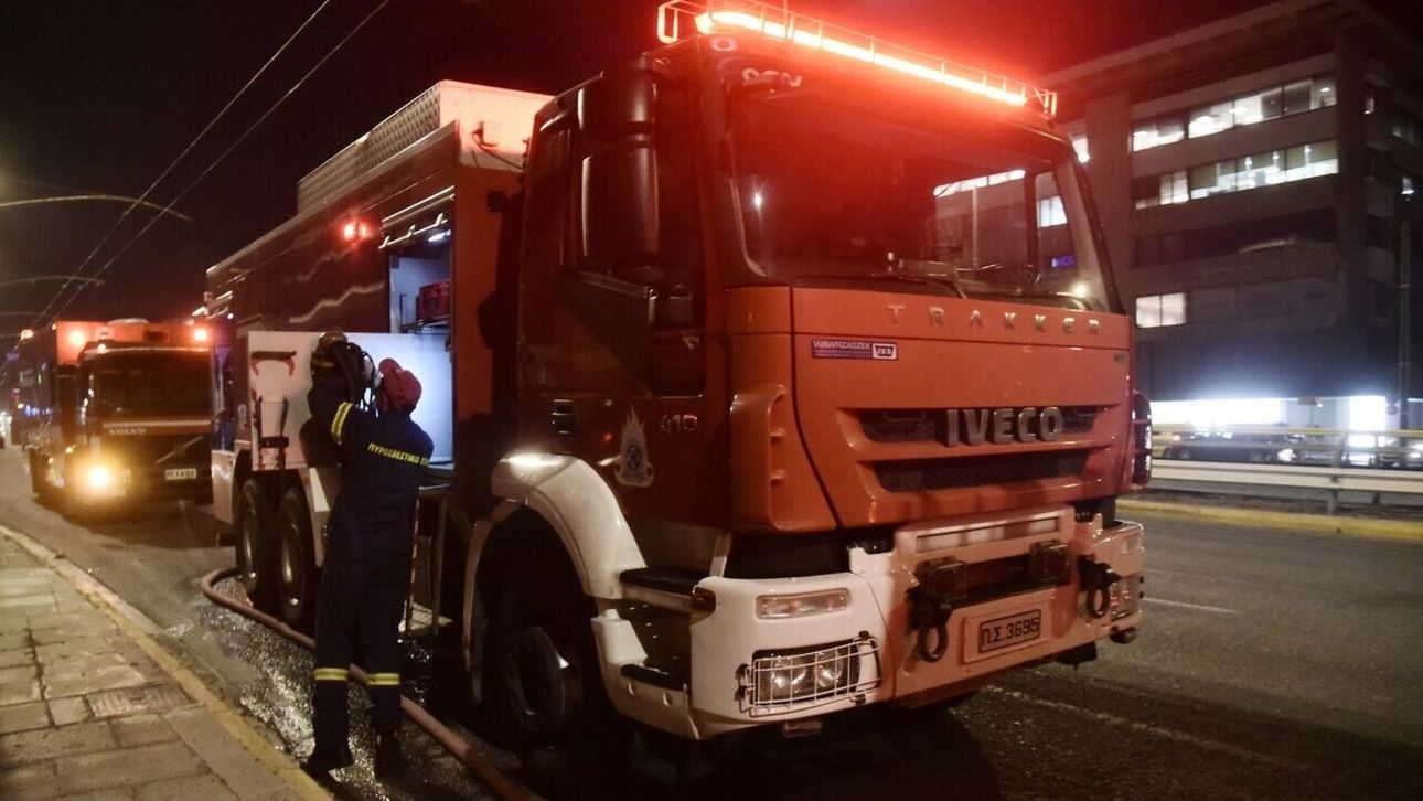 Λεωφόρος Συγγρού: Έκλεισε ο δρόμος μετά από φωτιά σε στάση λεωφορείου ...