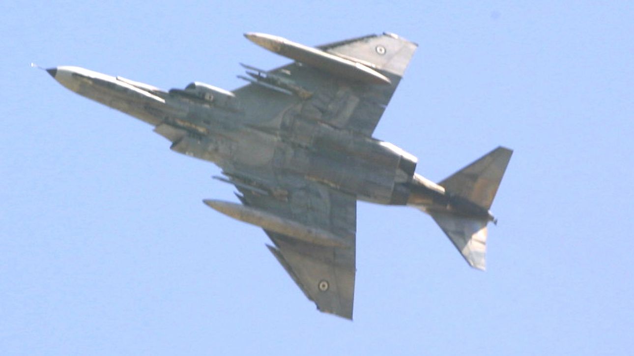 Πτώση F-4 Phantom: Βρέθηκαν συντρίμμια του αεροσκάφους - Αγωνία για την ...