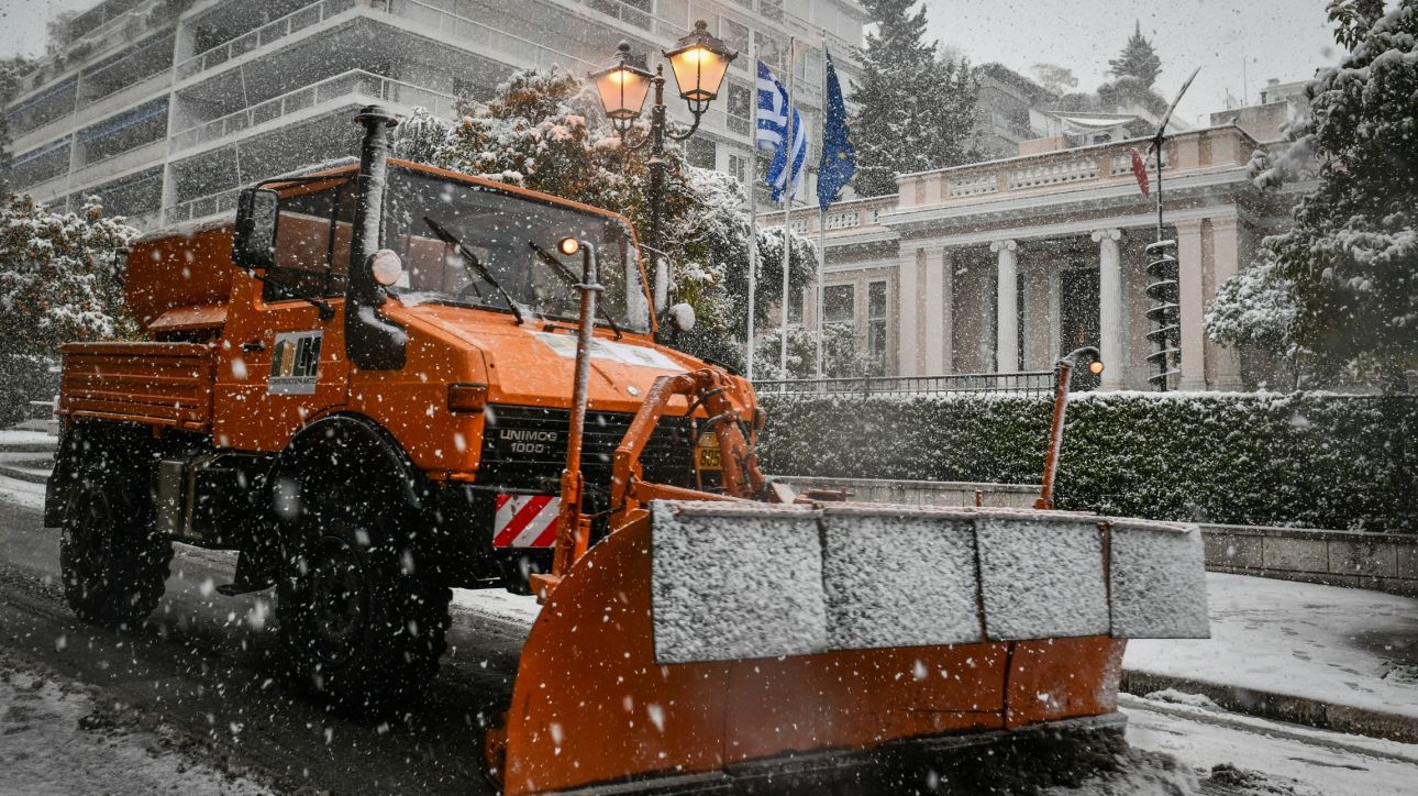 Κακοκαιρία: Σε θέσεις «μάχης» τα εκχιονιστικά του Δήμου Αθηναίων ...