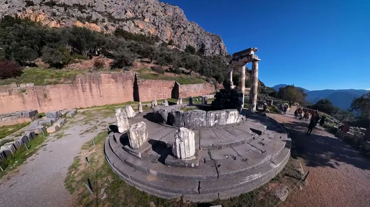 Δελφοί: Μια βόλτα από ψηλά στον «Ομφαλό της Γής» - CNN.gr