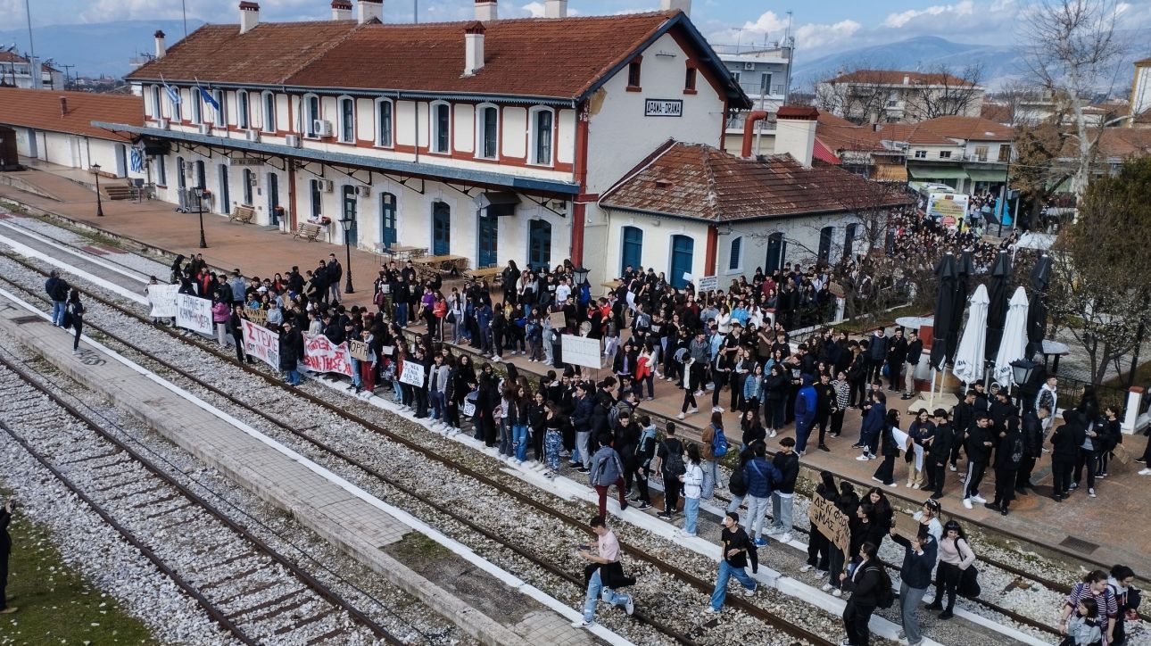 Τέμπη: Έρευνα και για το εάν ο σταθμάρχης ήταν στο πόστο του - CNN.gr