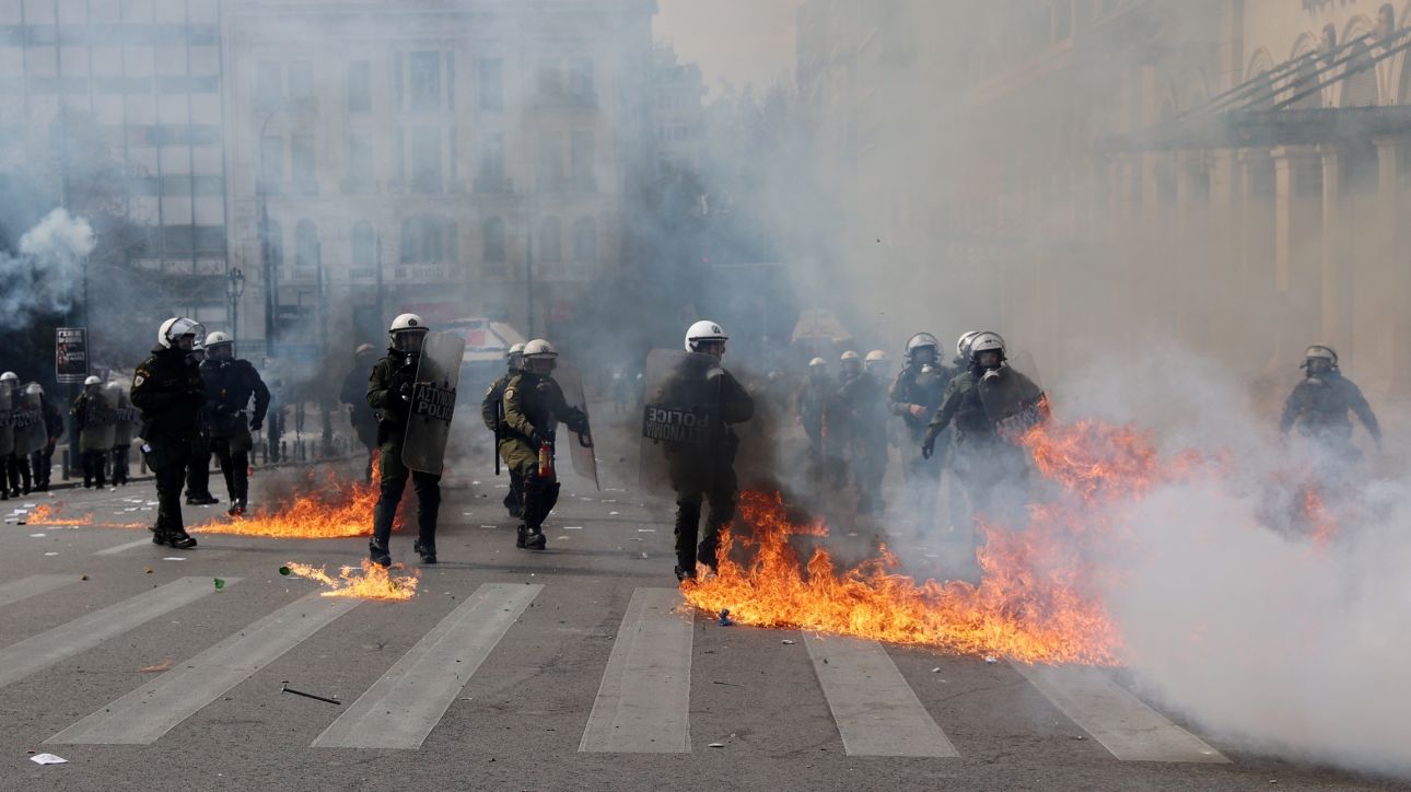 Έρευνα της ΕΛ.ΑΣ. για το περιστατικό με τον γερανό στην Ακαδημίας - CNN.gr