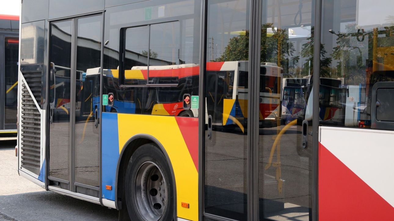 Σύγκρουση δύο αστικών λεωφορείων με μία τραυματία στη Θεσσαλονίκη - CNN.gr