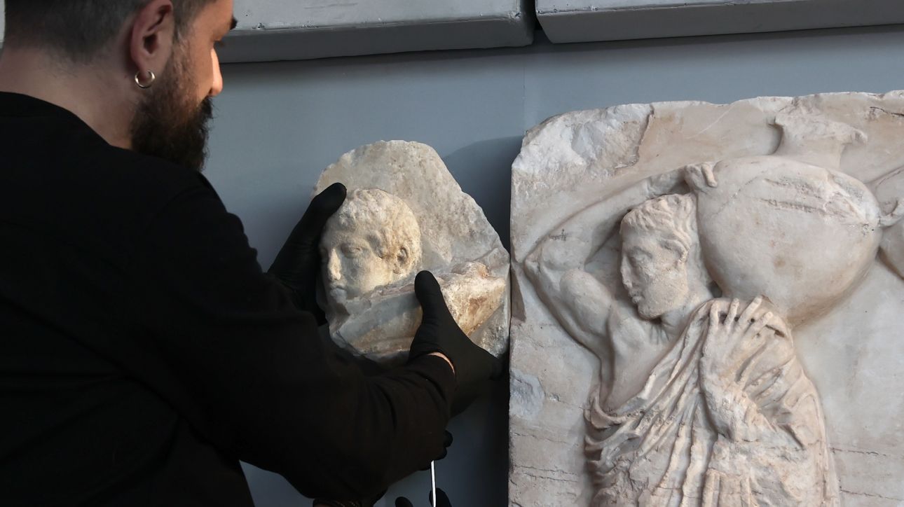 Βατικανό: Ιστορικής σημασίας η μεταφορά των θραυσμάτων στην Αθήνα - CNN.gr