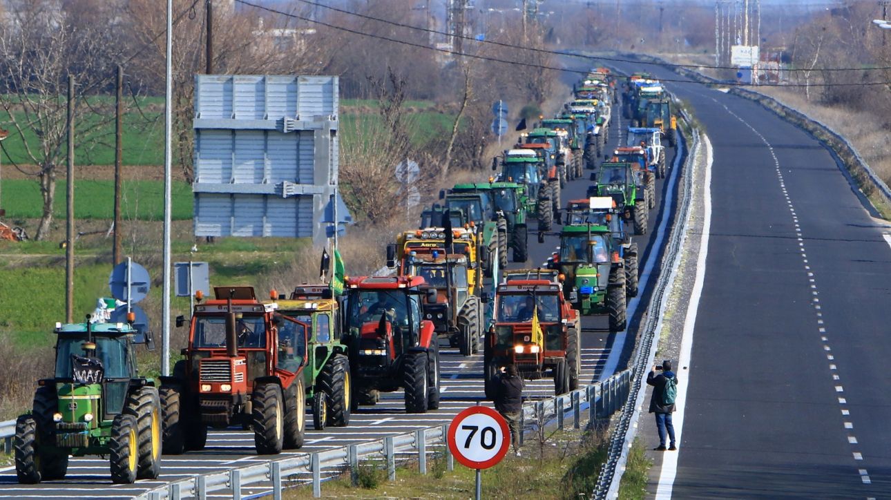 Με «μπλόκο» στο Μαξίμου προειδοποιούν οι αγρότες για τις 5 Απριλίου ...