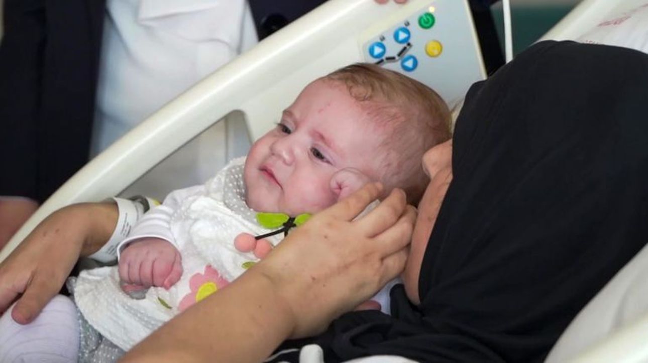 Ξανά μαζί μητέρα και κόρη δύο μήνες μετά το σεισμό στην Τουρκία, χάρη ...