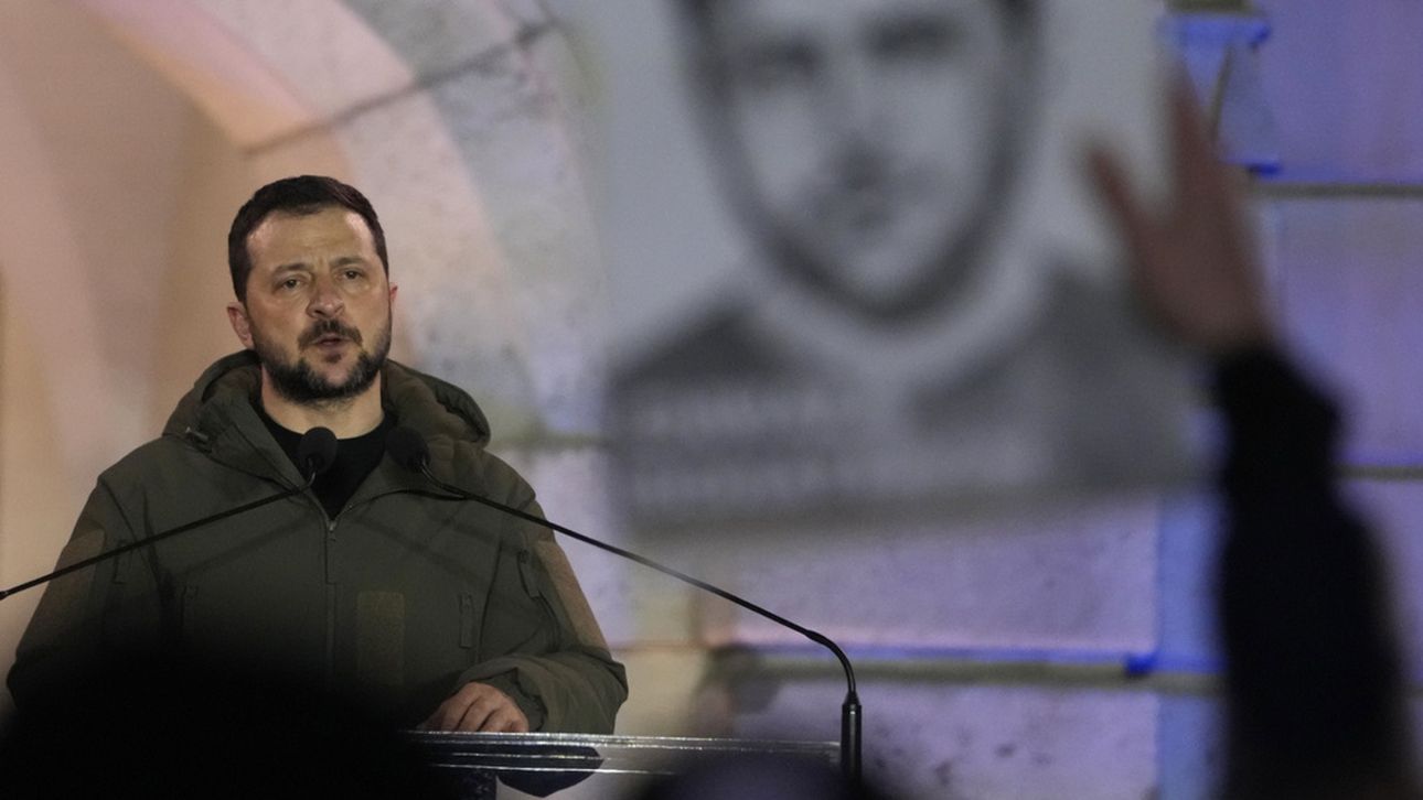 Ζελένσκι: Η ουκρανική σημαία να επιστρέψει στην Κριμαία - CNN.gr