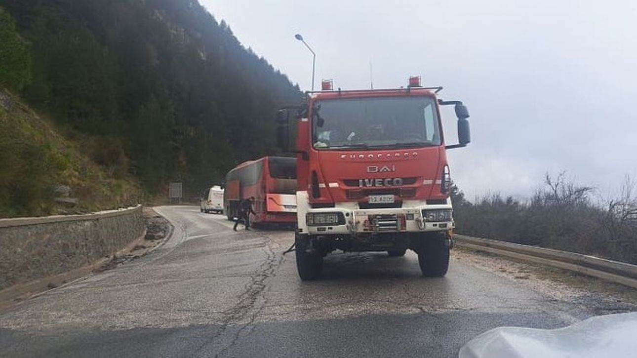 Ιωάννινα: Φωτιά σε λεωφορείο που μετέφερε μαθητές από σχολική εκδρομή ...