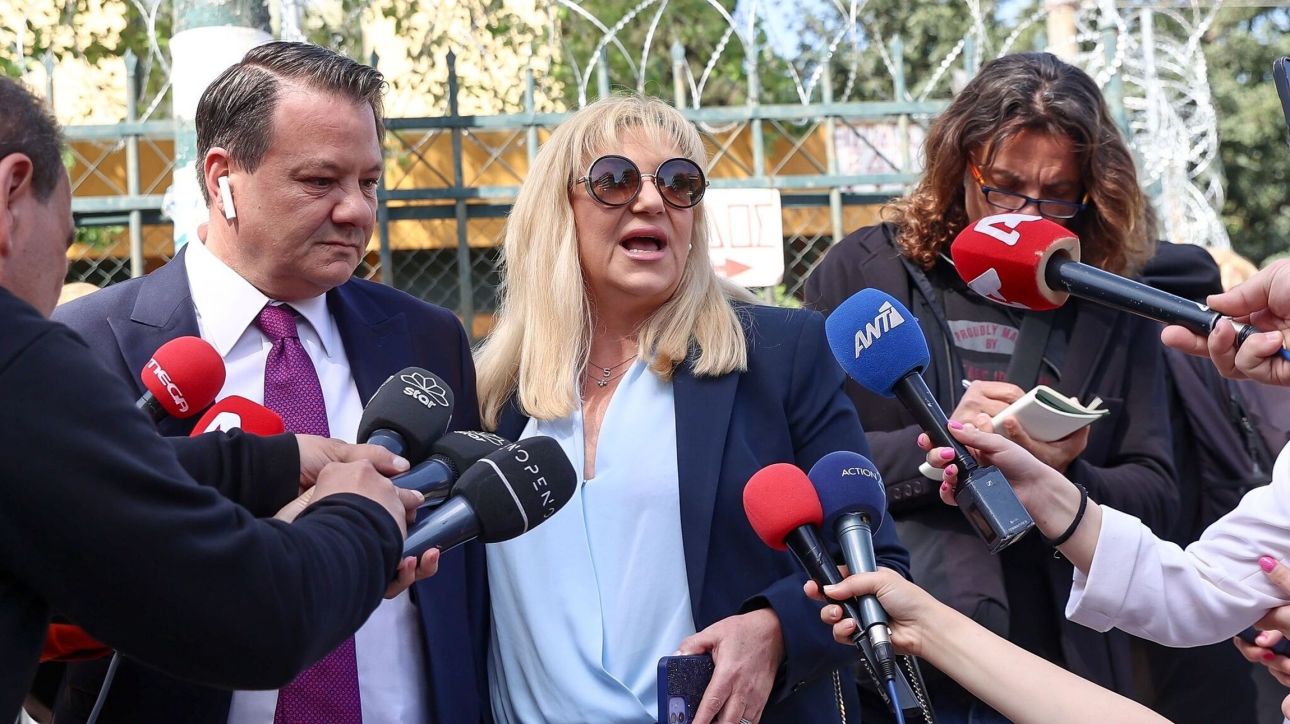 Στον ανακριτή καταθέτει η χήρα του Γιώργου Καραϊβαζ - CNN.gr