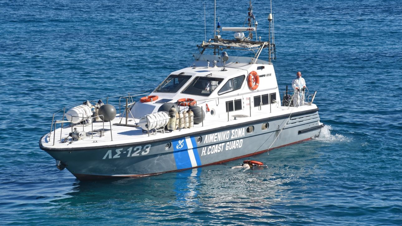 Η ανακοίνωση του Λιμενικού για το σκάφος που έπλεε ακυβέρνητο στον ...