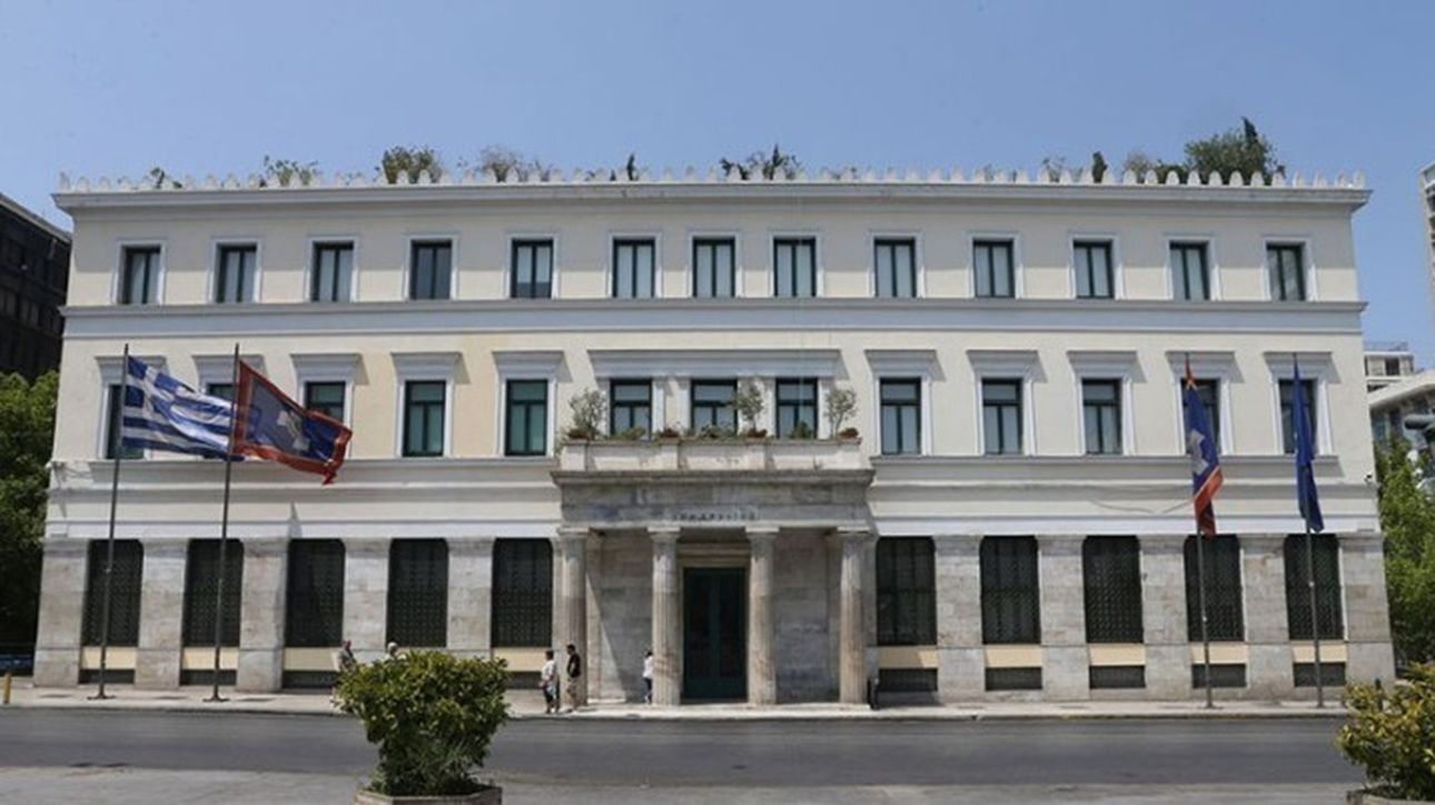 Δήμος Αθηναίων: Τήρηση του νόμου για τις αφίσες των πολιτικών κομμάτων ...