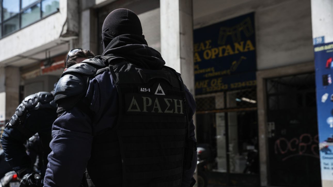 Ανέβαζαν στο διαδίκτυο βίντεο με απειλές και άσεμνες χειρονομίες - Δύο ...