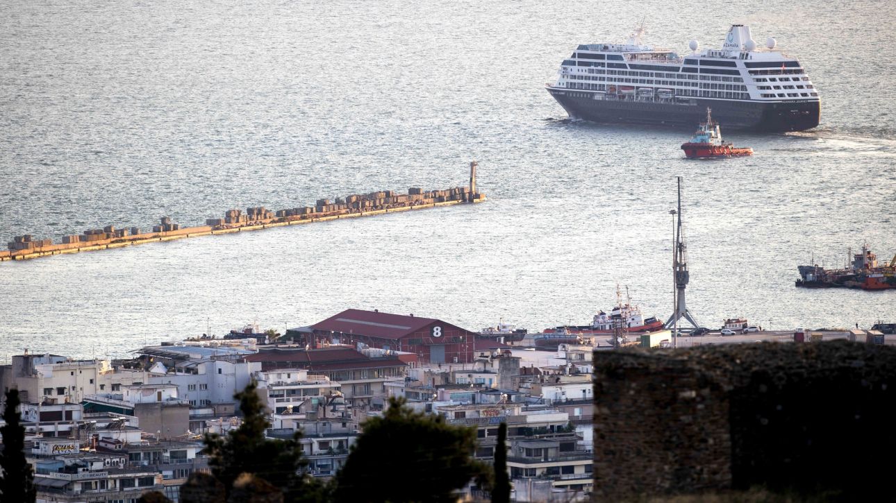 Θεσσαλονίκη: Δύο κρουαζιερόπλοια στο λιμάνι-Υποδοχή των τουριστών με ...