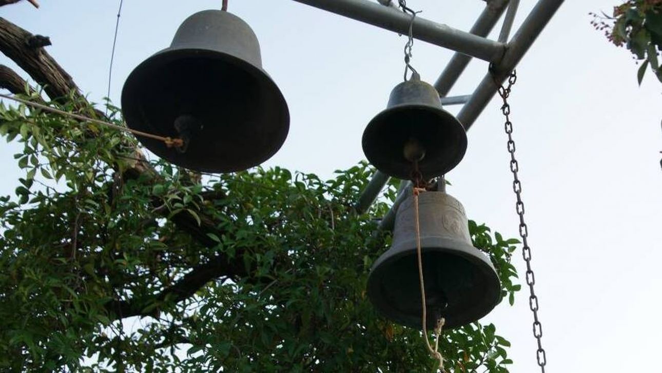 Έκλεψαν καμπάνα από εκκλησία στην Κρήτη και μετά την επέστρεψαν - CNN.gr