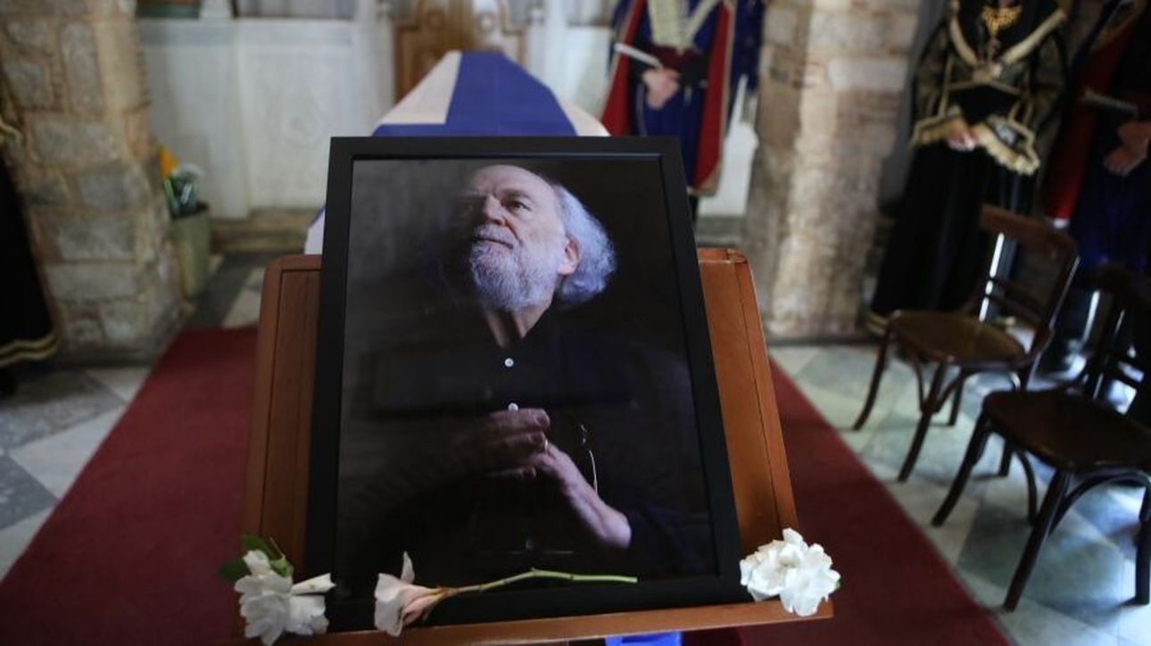 Γιάννης Μαρκόπουλος: Συγκίνηση στο τελευταίο «αντίο» για τον σπουδαίο ...