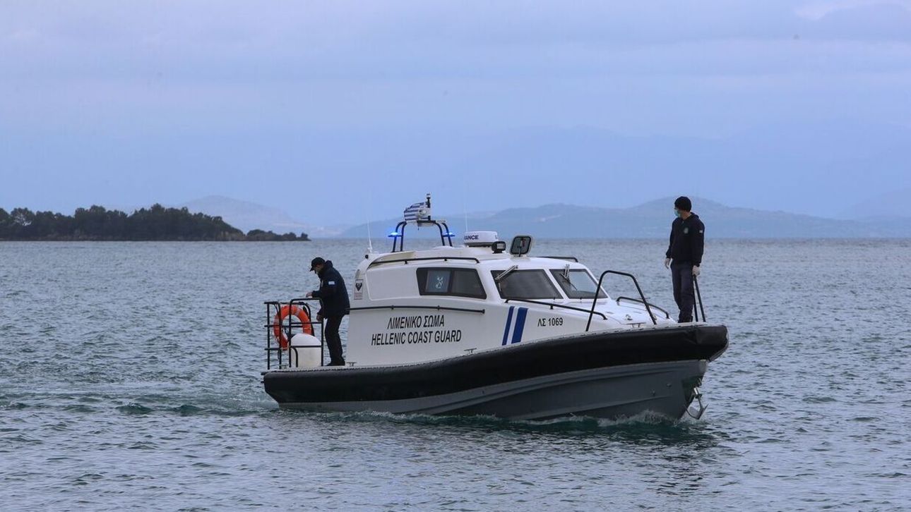 Εντοπίστηκαν 17 μετανάστες σε παραλία στη Χίο - Συνελήφθη ο χειριστής ...