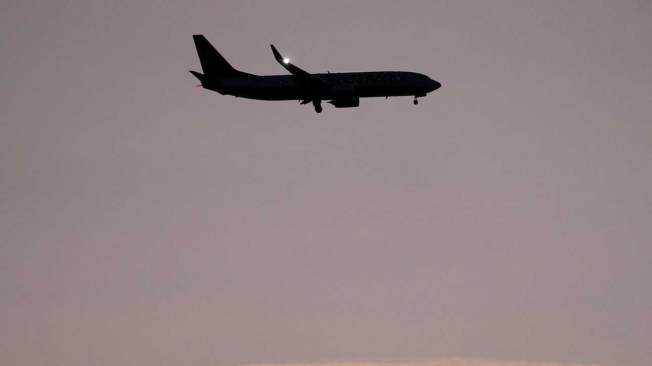 Συναγερμός στην Κέρκυρα: Αναγκαστική προσγείωση αεροσκάφους - CNN.gr