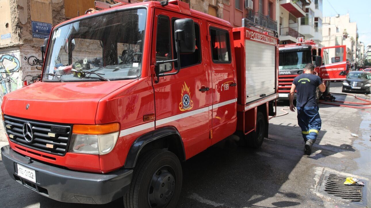 Συναγερμός στην Πυροσβεστική: Φωτιά σε διαμέρισμα στον Πειραιά - CNN.gr