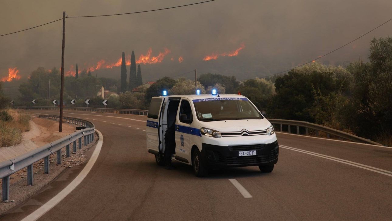 Φωτιά στην Κορινθία: Άνοιξε η παλαιά Εθνική οδός Αθηνών - Κορίνθου και ...