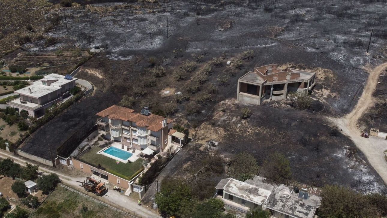 Φωτιά στη Λαμία: Συγκλονιστικές εικόνες της καταστροφής - CNN.gr