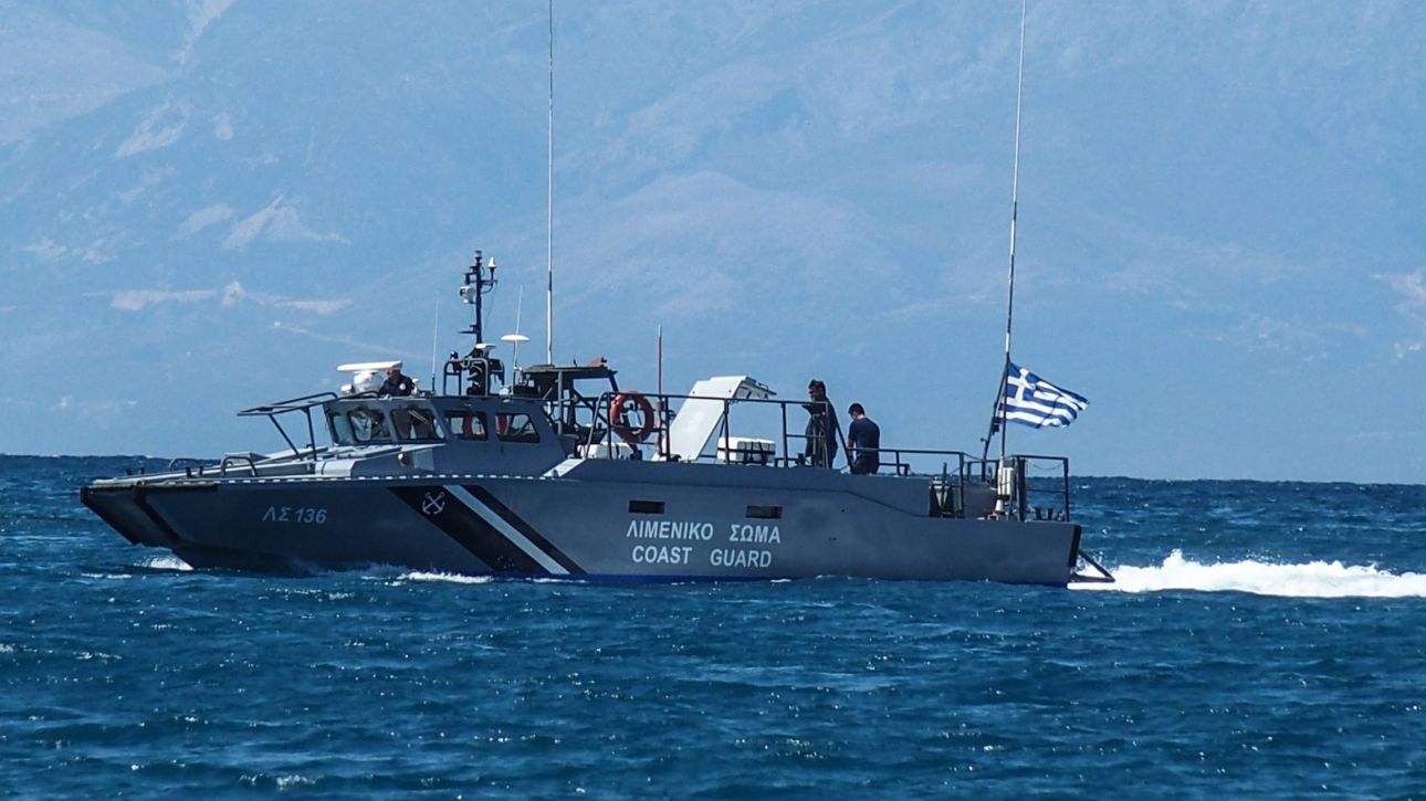 Σάμος: Καρέ - καρέ η διάσωση μεταναστών από το Λιμενικό - CNN.gr