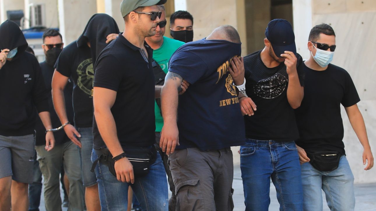 Νέα Φιλαδέλφεια: Βίντεο από την πορεία των Κροατών χούλιγκαν πριν το ...