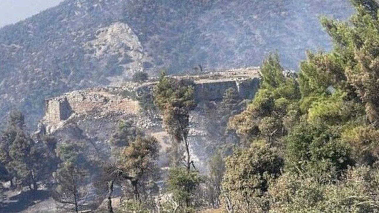Ποιο είναι το 2.500 ετών Φρούριο της Φυλής που έχει περικυκλωθεί από ...
