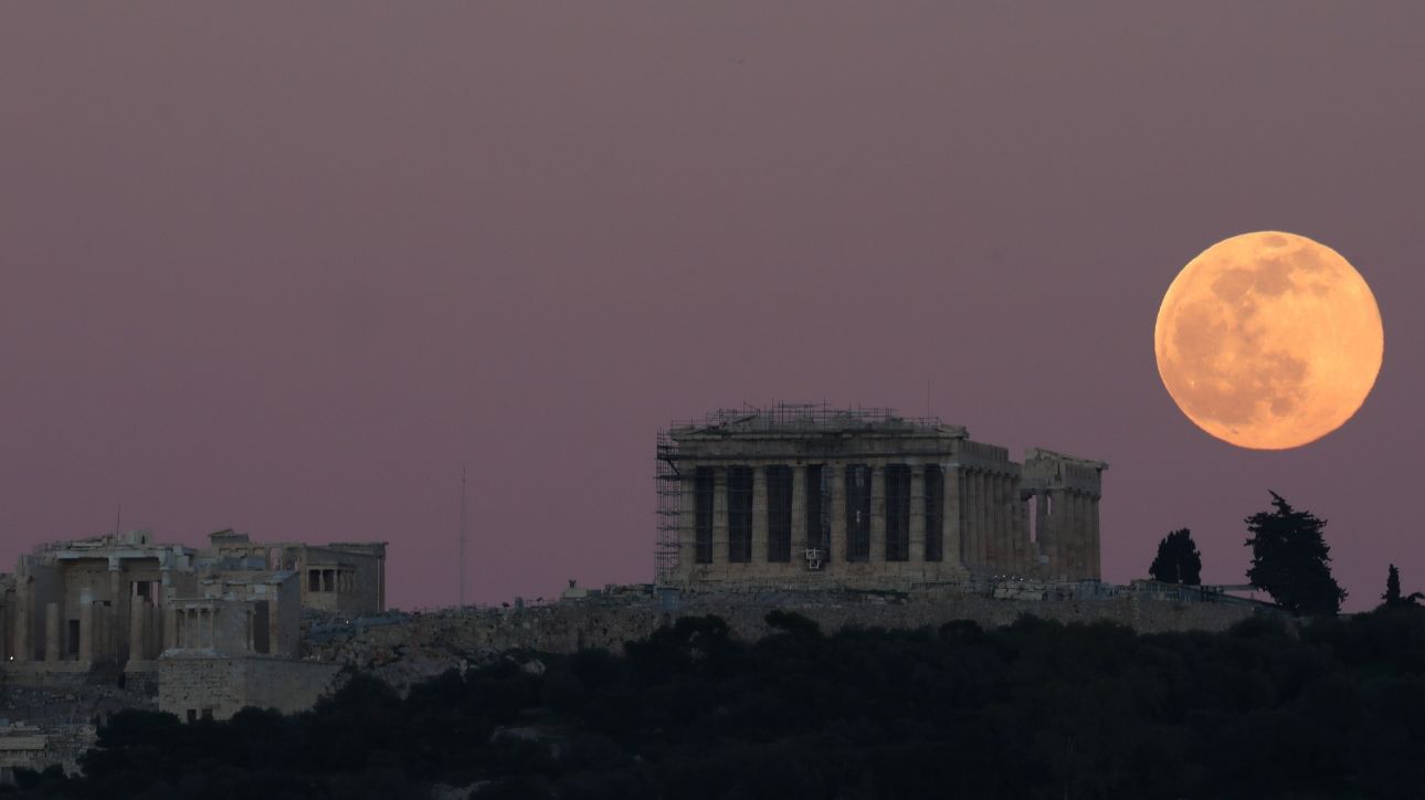 Δεν θα είναι ανοιχτή για το κοινό η Ακρόπολη για την αυριανή πανσέληνο ...