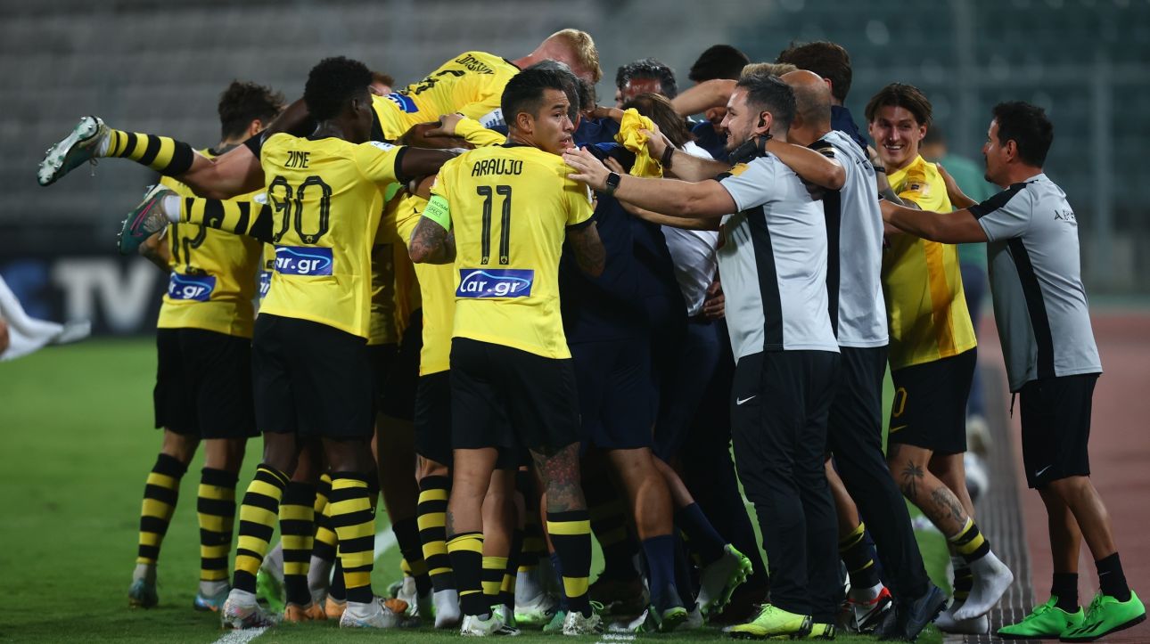 Super League: Νίκη της ΑΕΚ στο Βόλο παίζοντας με «10», «τρίποντα» ΟΣΦΠ ...