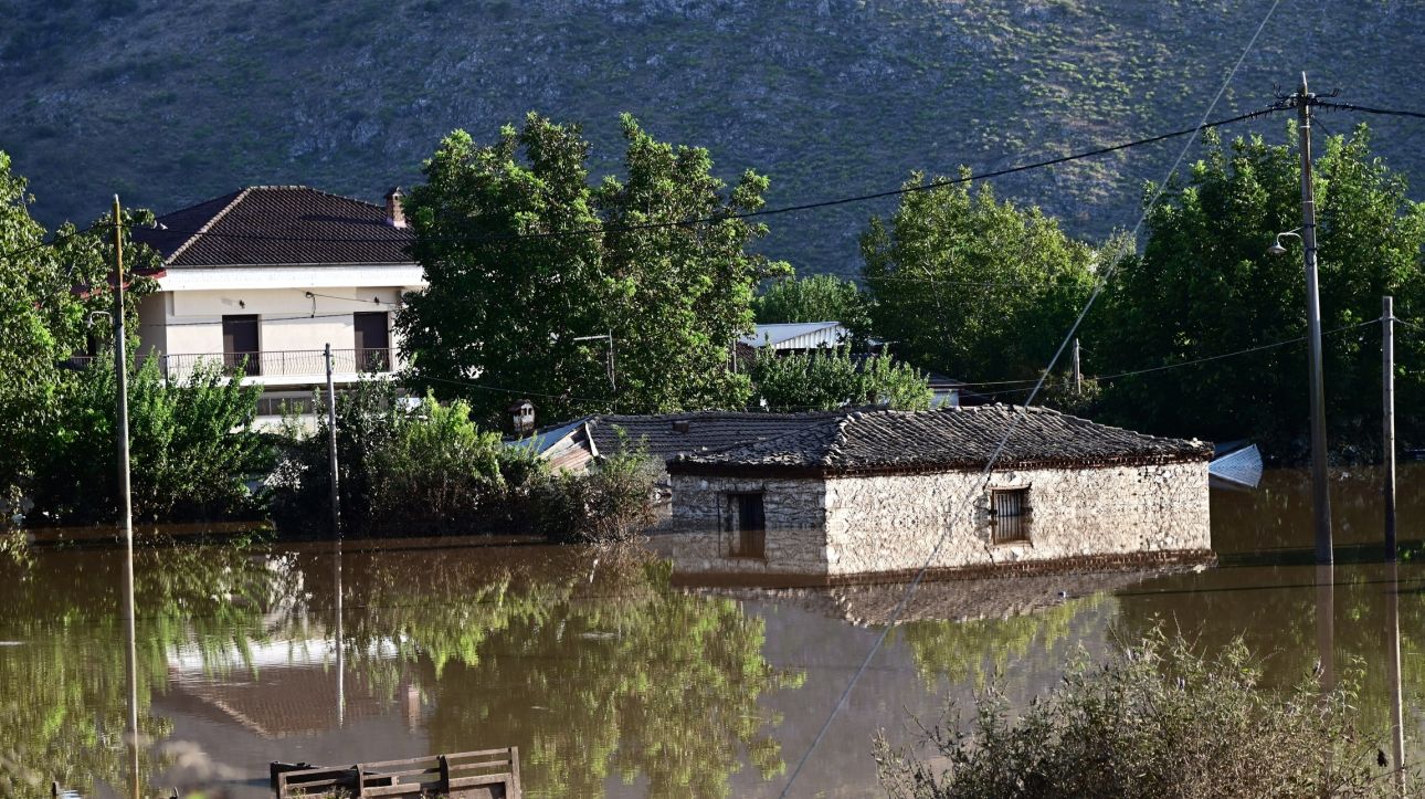 Θεσσαλία: Ανυπολόγιστες οι καταστροφές - Κίνδυνοι για τη δημόσια υγεία ...