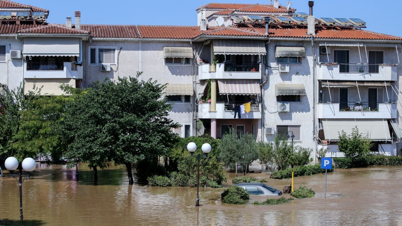 Λάρισα: Η Πολεοδομία ζητά την εκκένωση δύο πολυκατοικιών - CNN.gr