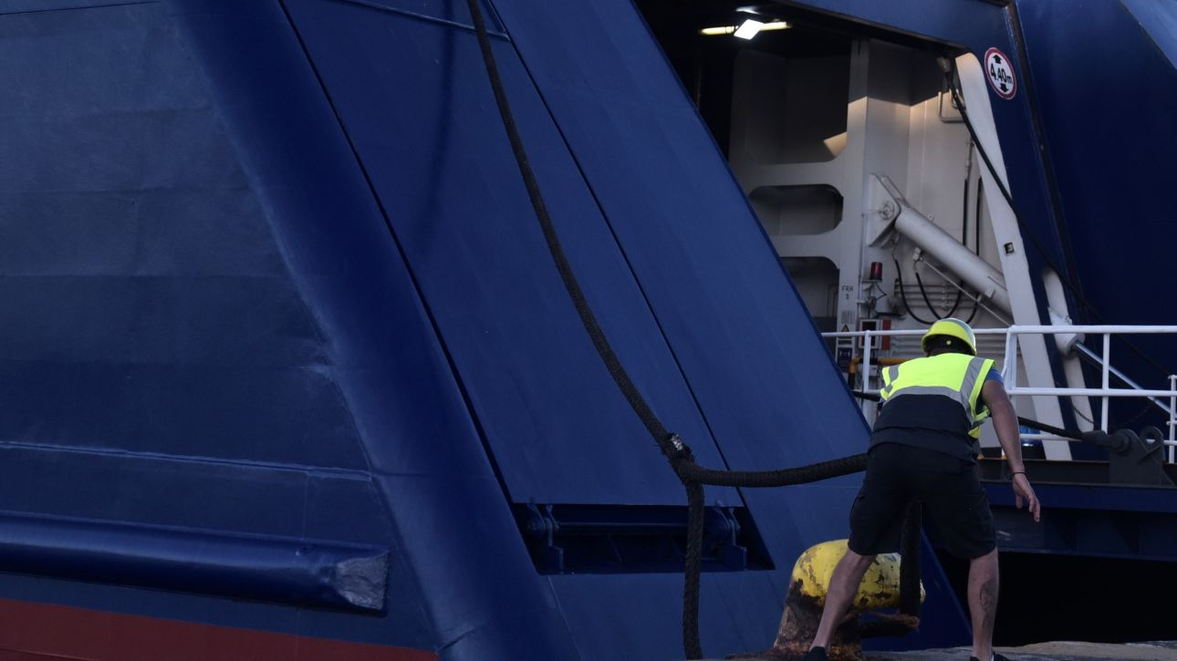 Ελεύθερα τα τρία μέλη του πληρώματος του καταμαράν για την πτώση ...