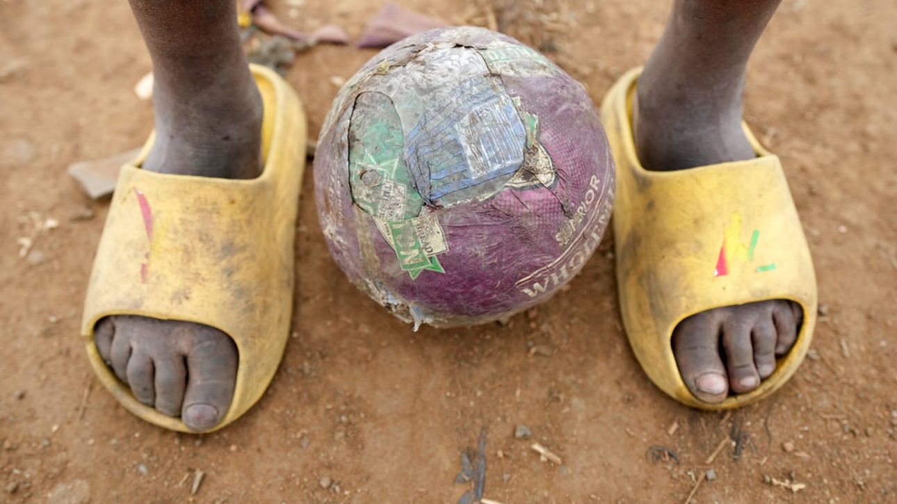 Πώς παιδόφιλοι εκμεταλλεύτηκαν το ποδόσφαιρο για να κακοποιήσουν ...