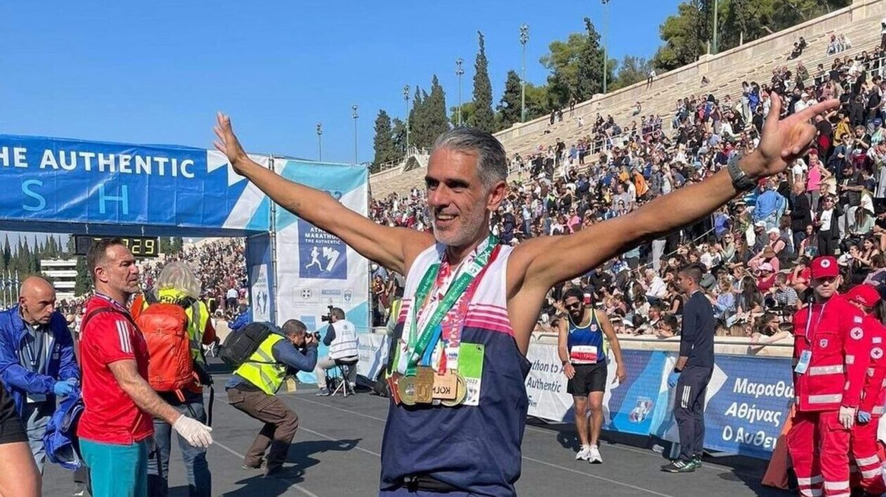 Ο δρομέας με το ρεκόρ Γκίνες και την 20η συμμετοχή εφέτος στον ...