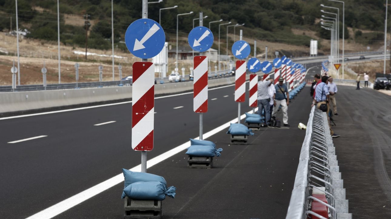 Φωτιά σε φορτηγό στην Ιόνια Οδό: Κλειστή και στα δυο ρεύματα ...