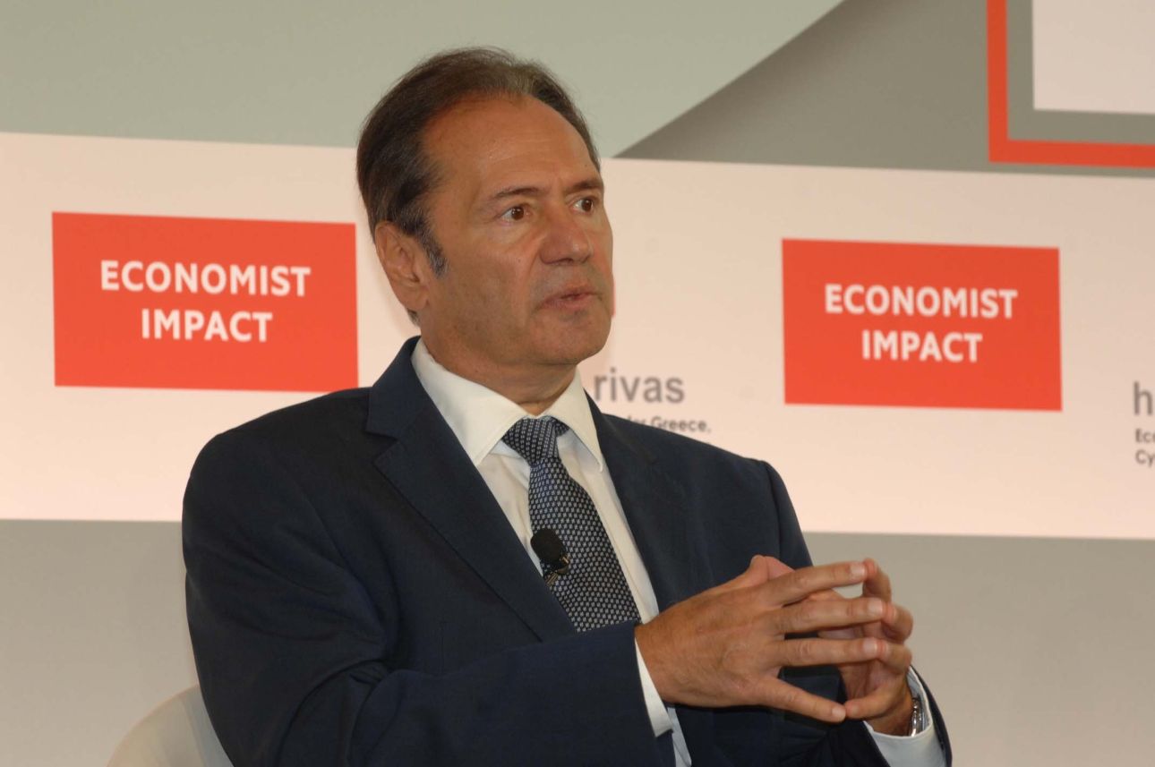 Τρύφων στο Economist: Η υπερφορολόγηση του κλάδου στερεί κεφάλαια από ...