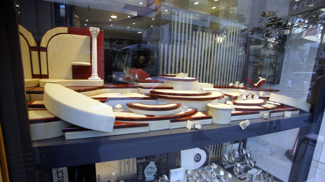 Διάρρηξη τα ξημερώματα σε κοσμηματοπωλείο στον Άγιο Δημήτριο - CNN.gr