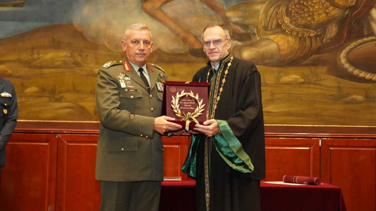 Απόδοση Τιμής στον Αρχηγό ΓΕΕΘΑ από το Αριστοτέλειο Πανεπιστήμιο Θεσσαλονίκης - CNN.gr
