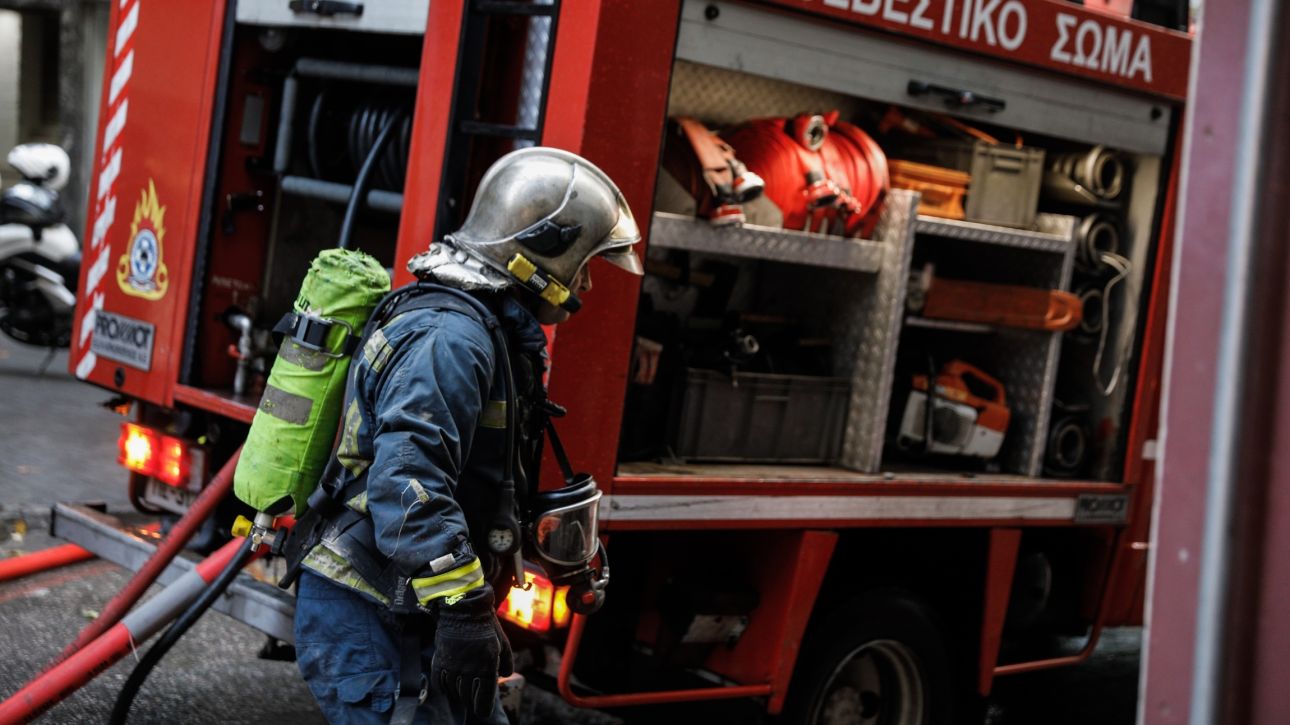 Θεσσαλονίκη: Φωτιά σε σταθμευμένο αυτοκίνητο τα ξημερώματα - CNN.gr