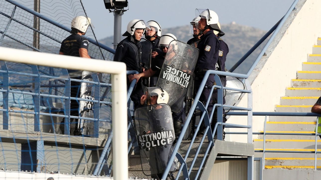 Ρέντη: «Έριξα τη φωτοβολίδα, έκανε γκελ και καρφώθηκε στο πόδι του ...